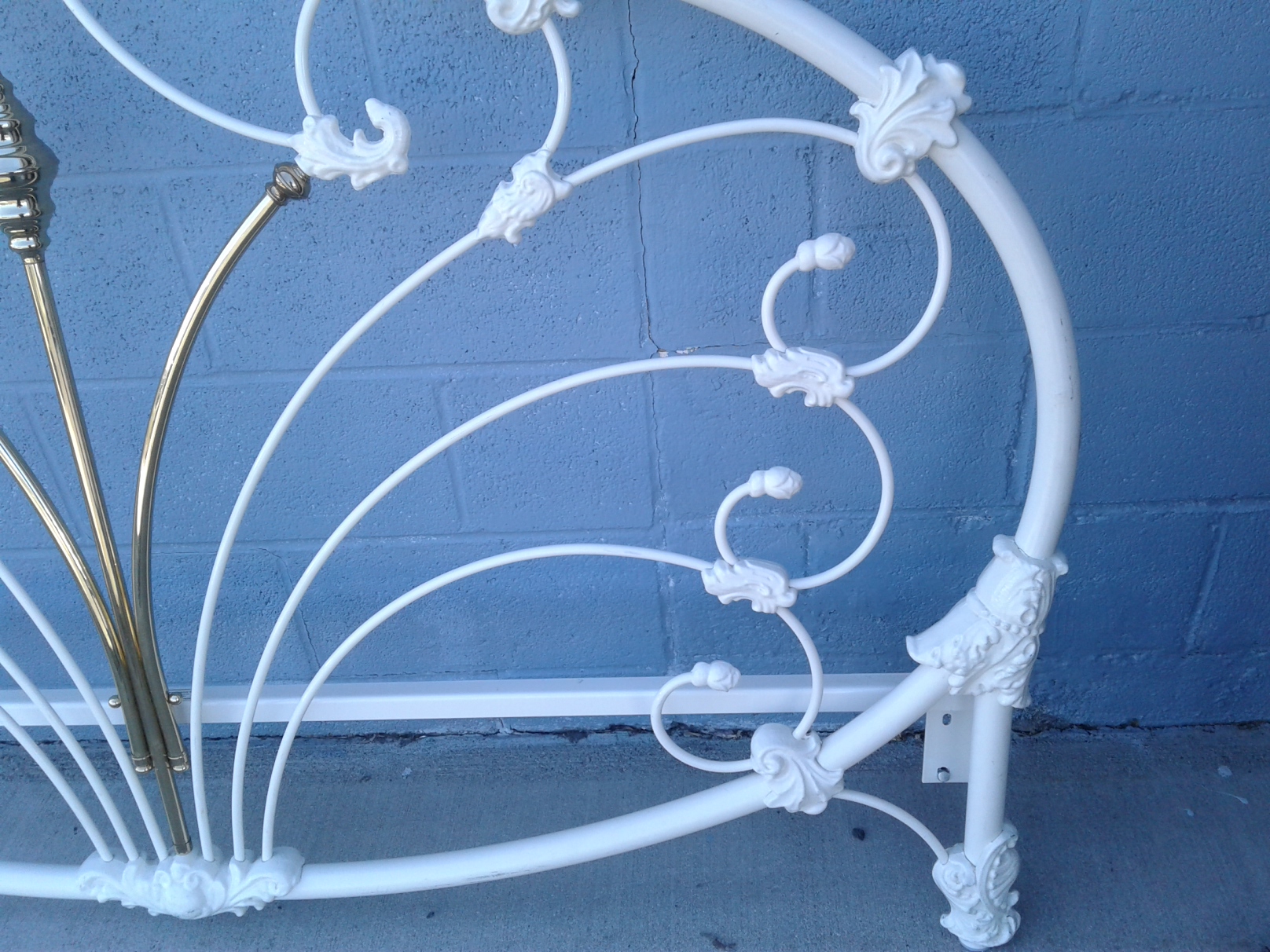 Lot Detail Queen Size Elegant Brass Bed